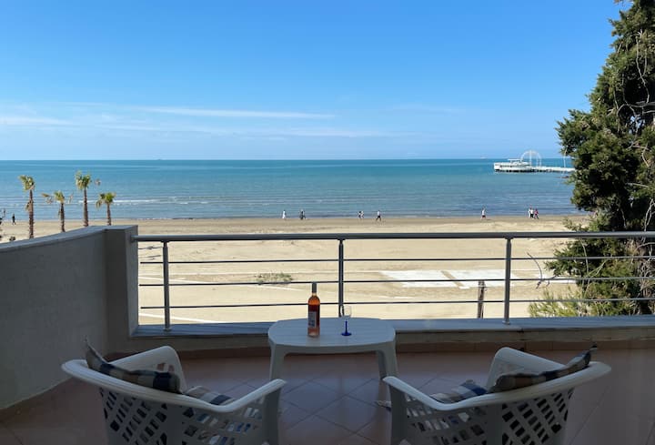 Beachfront 120m² Villa-apt W/ Sea View – Durrës - Durrës