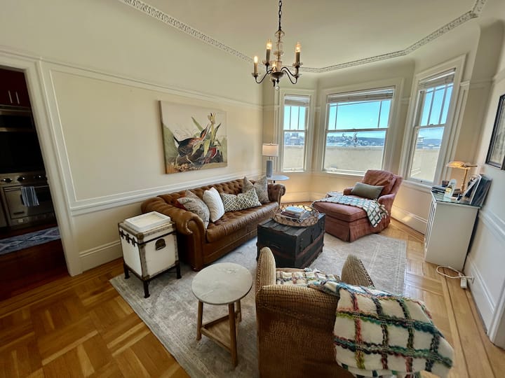Historic 1924 Getaway In The Heart Of Russian Hill - San Francisco, CA