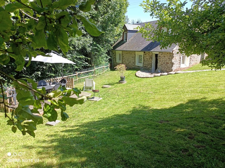 Cottage Au Calme, Chaleureux, Idéalement Situé - Clécy