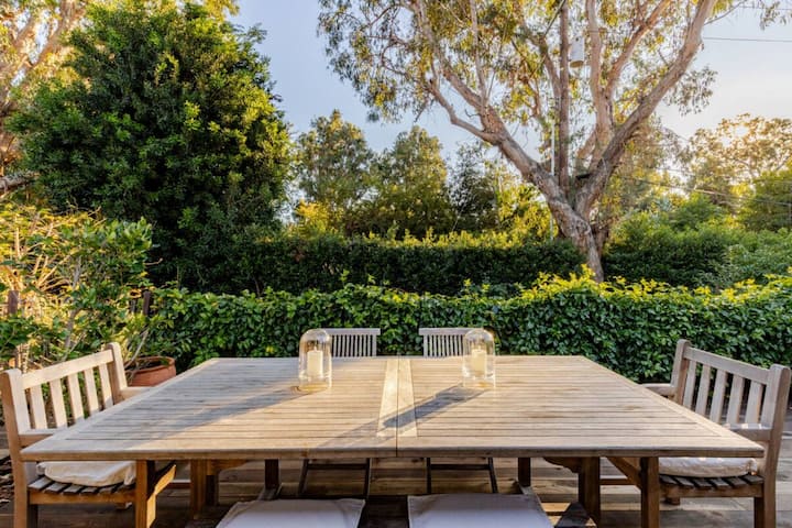 Brentwood Artist Farmhouse - Santa Monica, CA