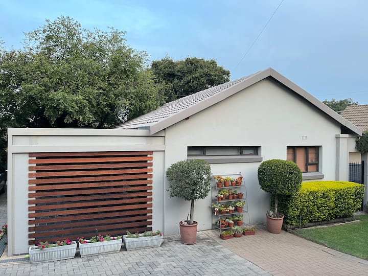 Luxury Garden Cottage Pretoria Old East - Pretoria