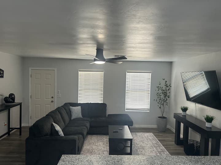Family Friendly, With Entertainment For All Ages! - Bullhead City, AZ