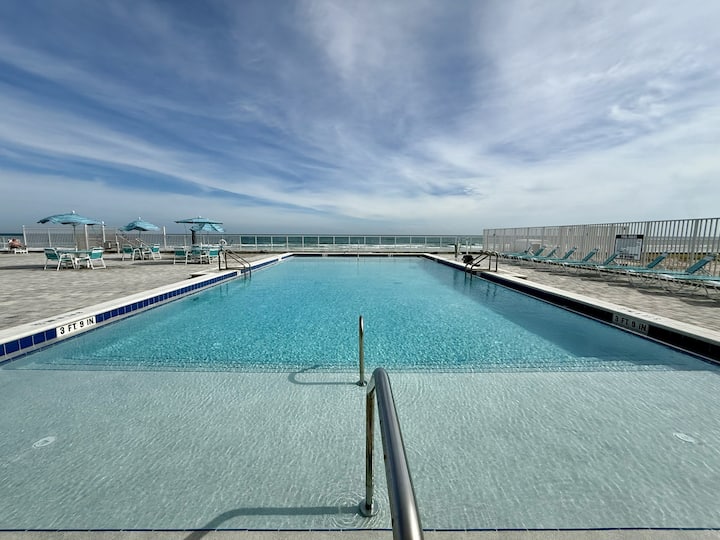 “Seabliss”, Oceanfront 1st Floor Cozy Condo - Daytona Beach, FL