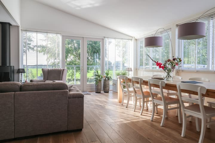 Ruime Bovenwoning Aan Het Water - Sneek