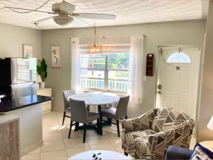 Great Location - Walking Distance To Beach - Deerfield Beach, FL