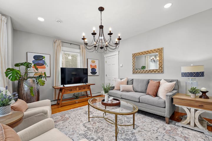 World Cup 4br Near Downtown Boston Parking & 1-min Walk To Train - Quincy, MA