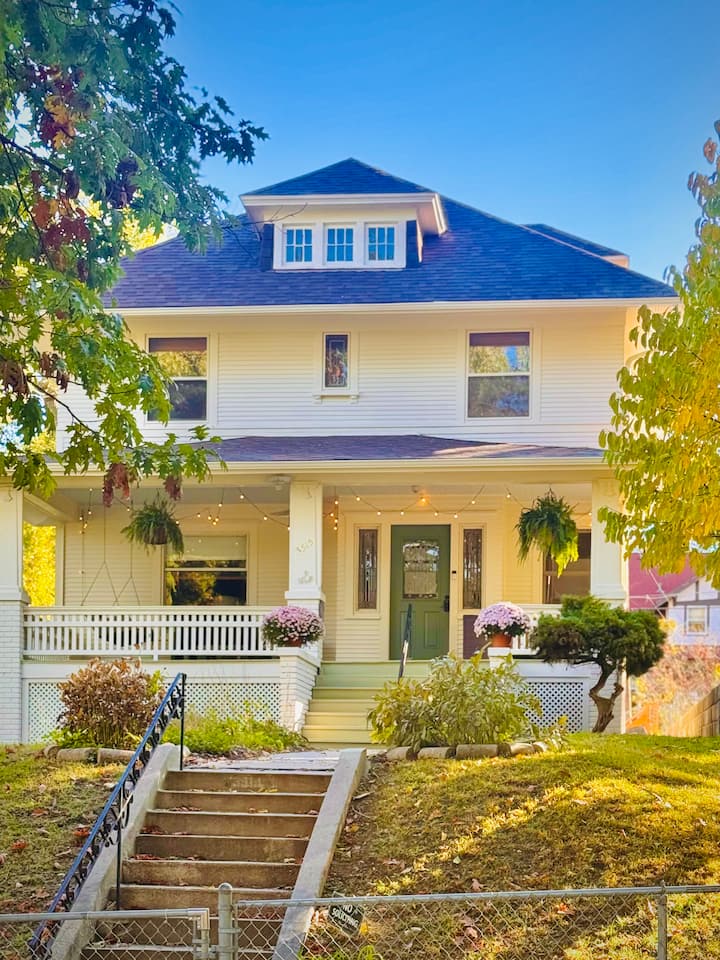 Bemis Park Home Close To Chi And Cws - Omaha, NE