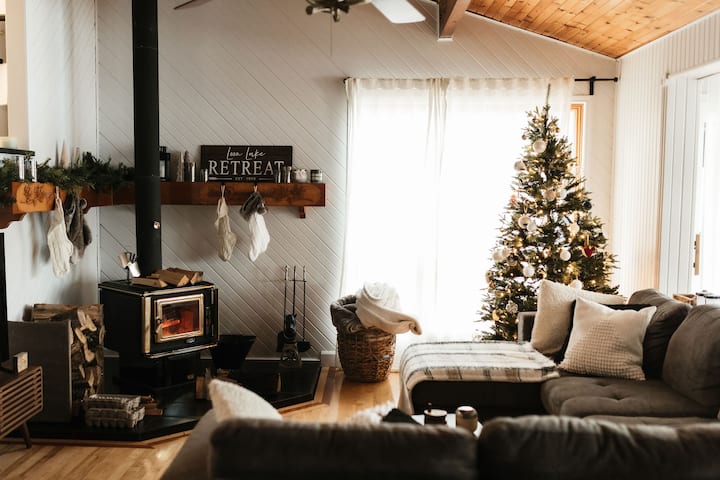 Muskoka Cottage Getaway With Timeless Charm - Gravenhurst