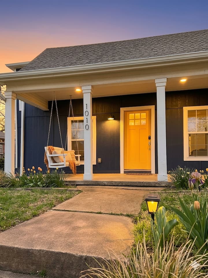 Downtown Dweller: Denison 3bdrm Near Main St - Lake Texoma