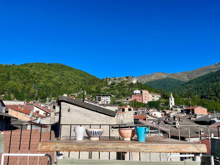 Unique Scenic Strategic Alpine Village Home - Prato Nevoso