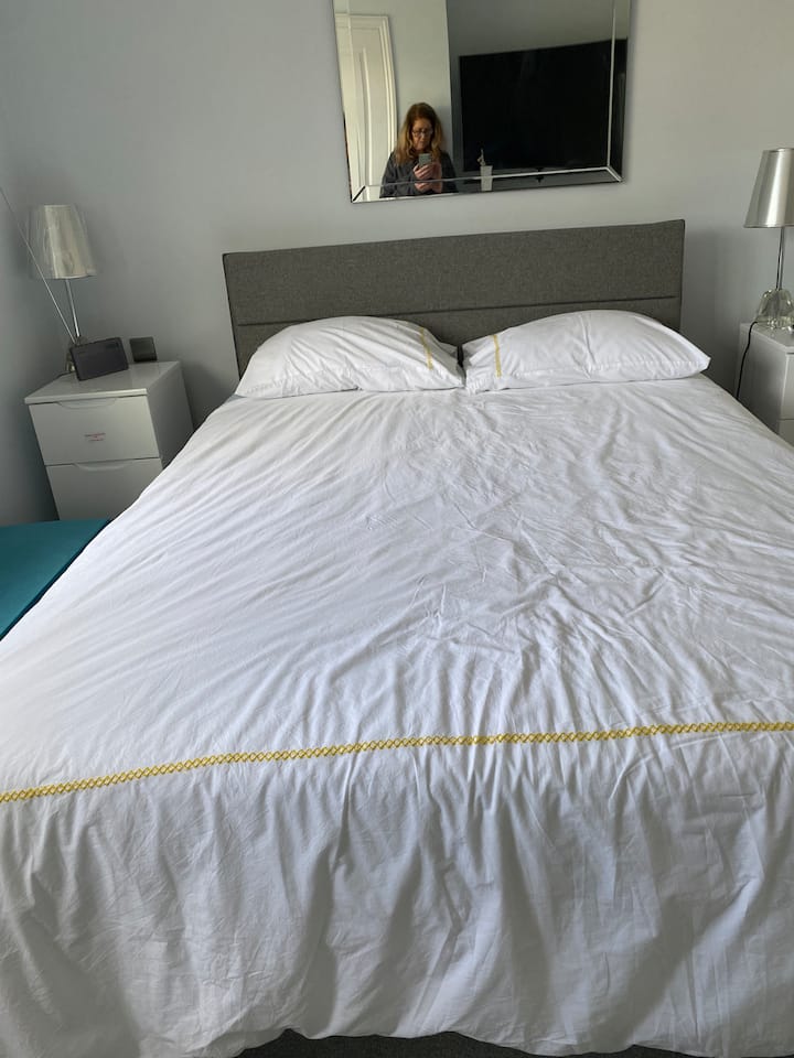 Great Room With En-suite 5 Minute Walk Town/train - Bracknell