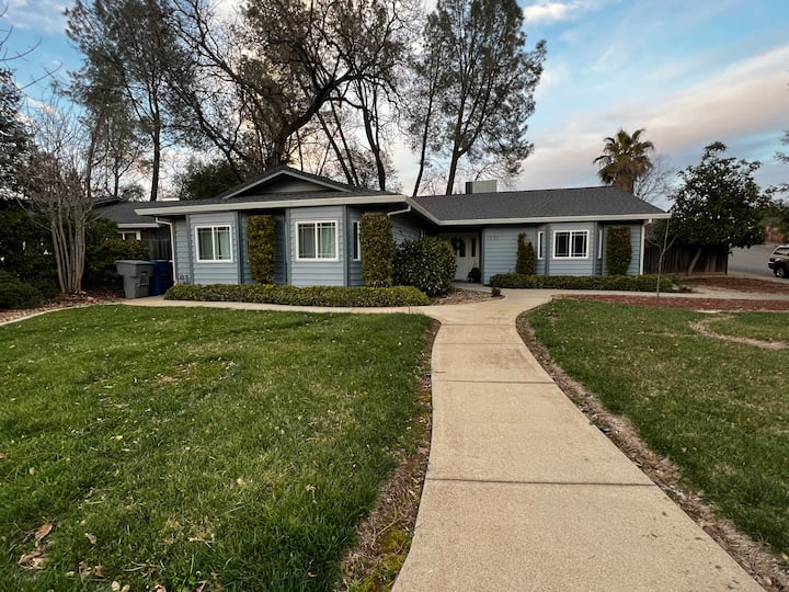 Belcrest Blue House 4 Bed/3bath - Redding, CA