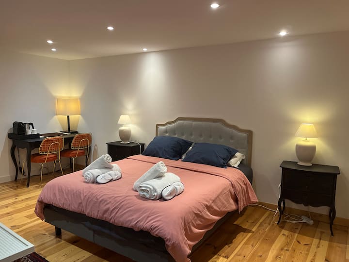 Mille Roses Un Traditionnel Corps De Ferme - Saint-Flour