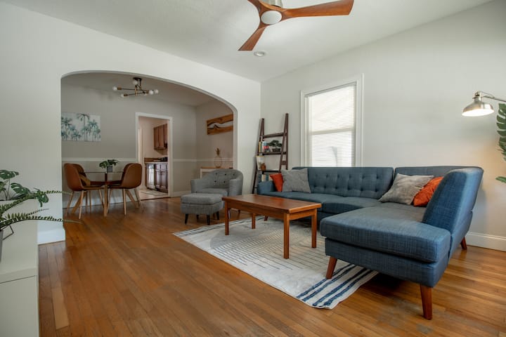 Mid Century West Palm Getaway 5 Min From Downtown - West Palm Beach, FL