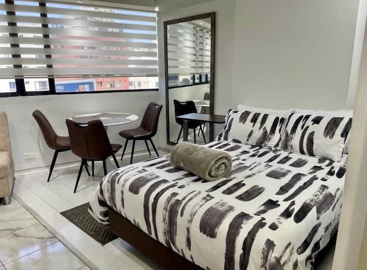 Estudio Moderno En La Carolina - Quito