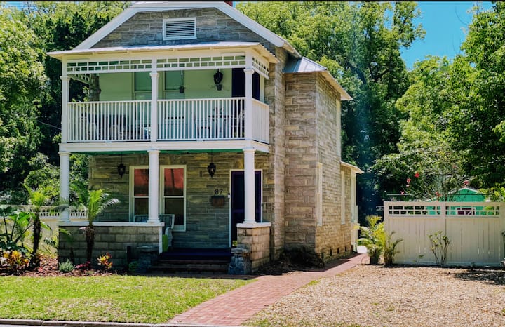 Artsy Unique & Spacious/walkable/off St Parking - St. Augustine, FL