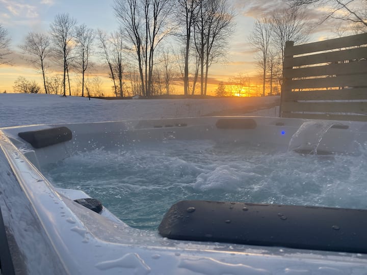 The Vineyard Penthouse - Beautiful Inside & Out - Lake Winnipesaukee, NH