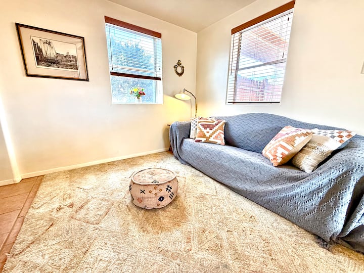 Beautiful Retreat Home 2 Miles From Dtwn Abq - Albuquerque, NM