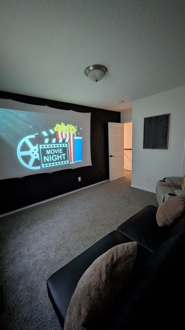 Modern Stay W/movie Room + Patio - Greenville, NC