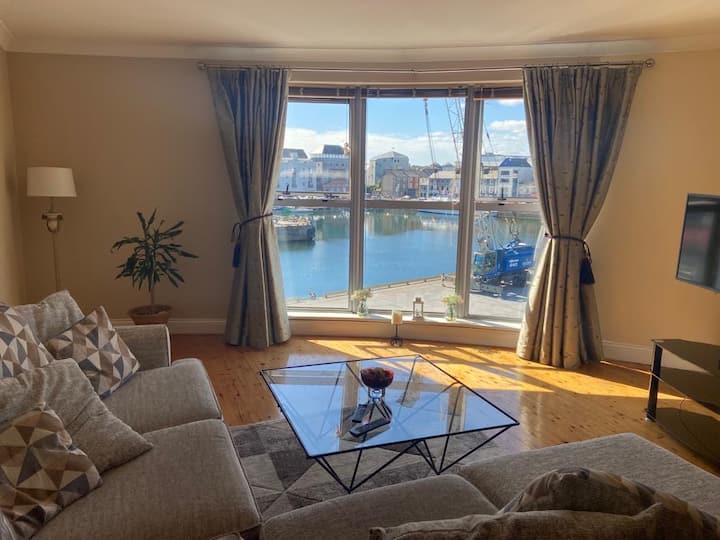 Harbour View - City Apartment W/ Balcony & Parking - Galway