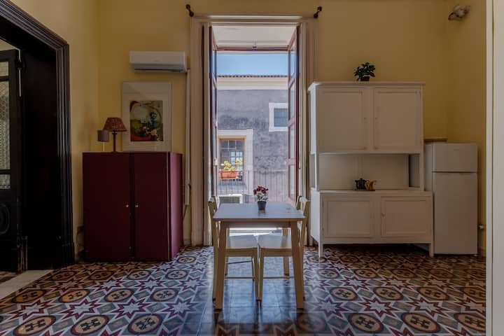 Cozy Flat In City Center - Catania