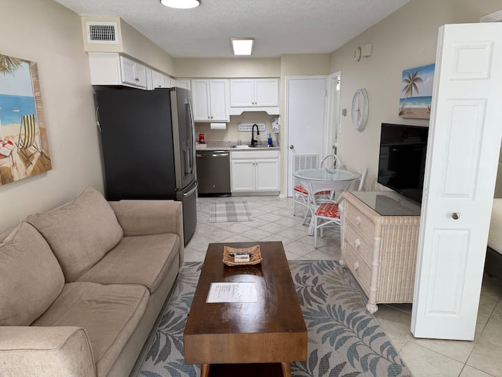 Start Your Vacation In The Heart Of Gulf Shores. - Gulf Shores, AL