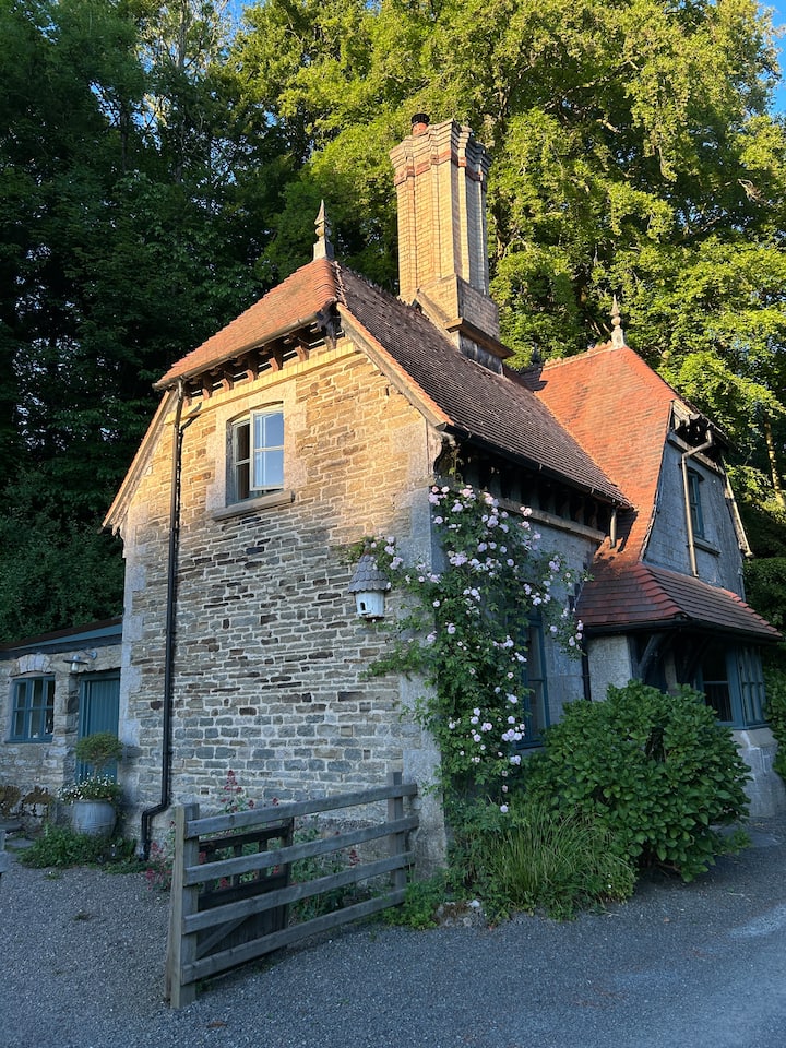 The Lodge - Unique Cottage Amongst Private Grounds - Wales