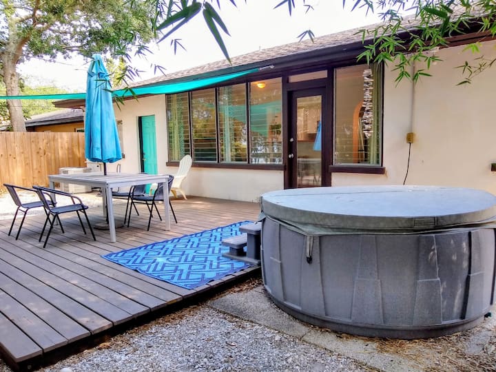 2br Home In Dunedin - Pinellas County, FL