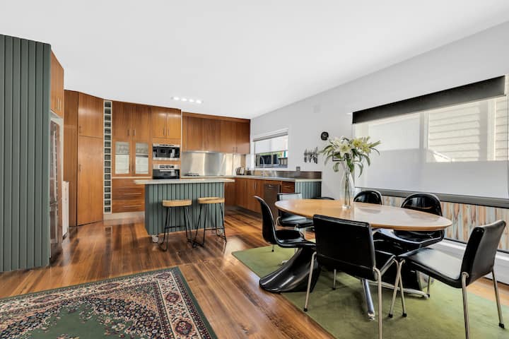 Large Family Home In Heart Of Yarraville Village - Williamstown