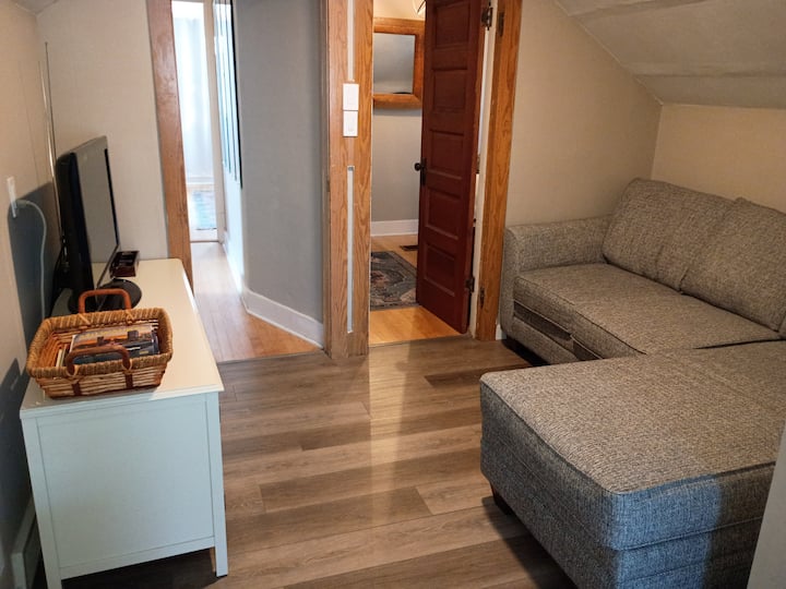 Cozy Shorewood Loft - Quiet And Near Downtown! - Milwaukee, WI