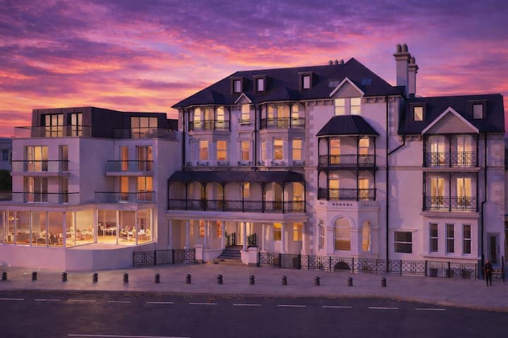 Luxury Living By The Sea.  Seafront Apartment - Bognor Regis