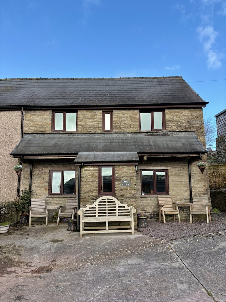 The Stable, Idyllic Views With Walks From The Door - Brecon
