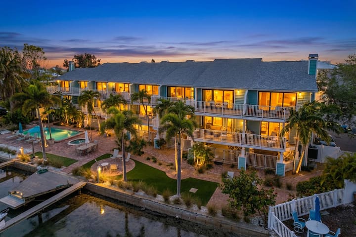Treasure Island Townhouse | Steps To Sunset Beach - Treasure Island, FL