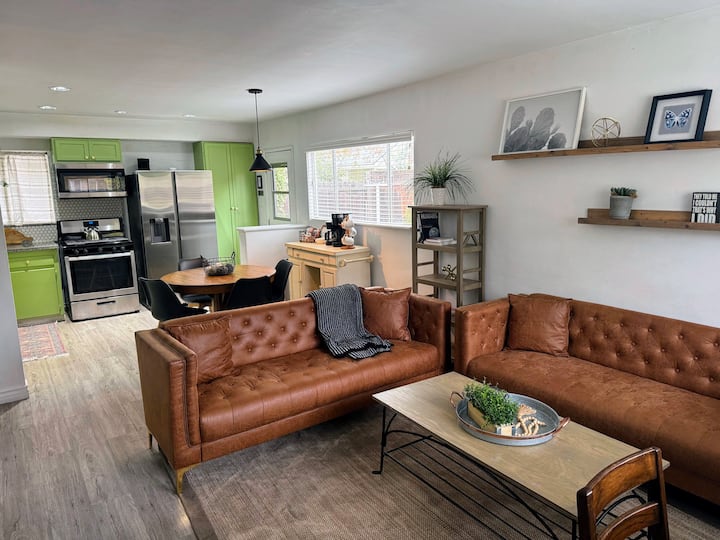 Cozy 2 Br - Located In Quiet Downtown Neighborhood - Bakersfield, CA