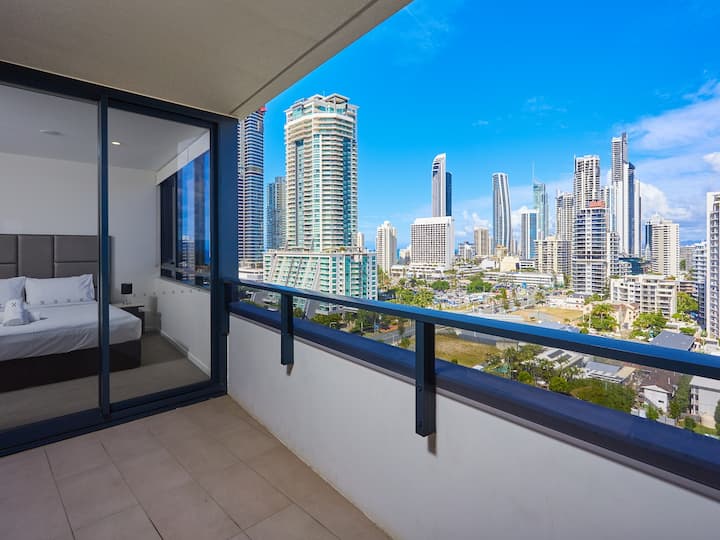 Spacious 1 Bedroom Beautiful Open View In Surfers - Gold Coast