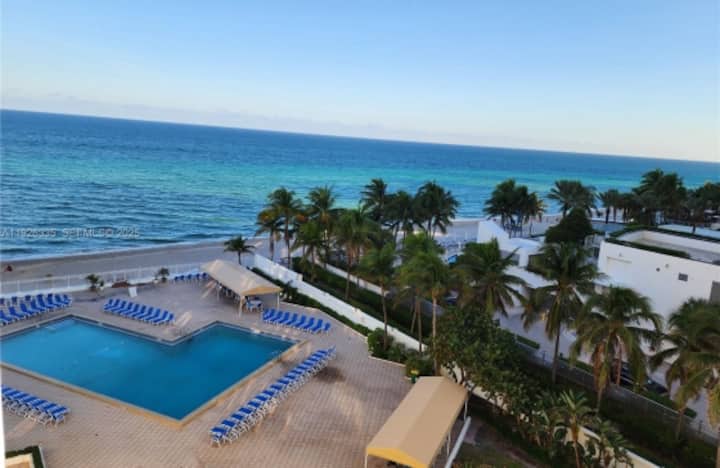 Beachfront Condo To Enjoy Miami Dream Vacation - ハリウッド, FL