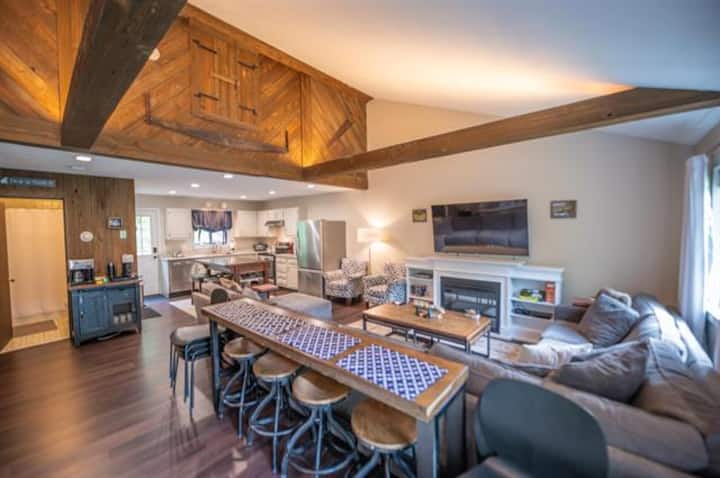 Winter-ready, Pet-friendly Family Home Near Mount Snow Fireplace & Laundry - Wilmington, VT
