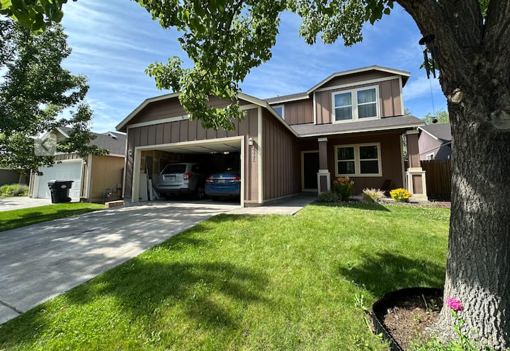 Cozy Redmond Comfort Meets High Desert Adventure - Redmond, OR