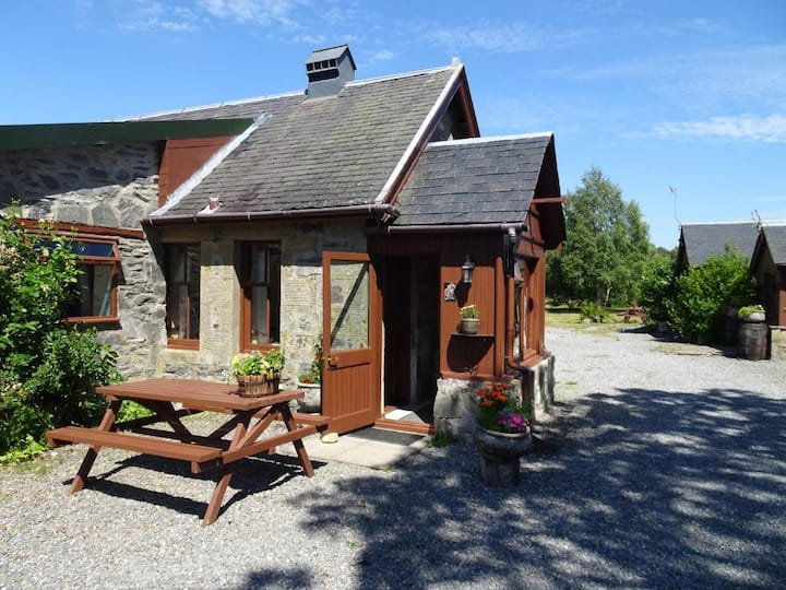 Stone Cottage In The Scottish Highlands With Views - Newtonmore