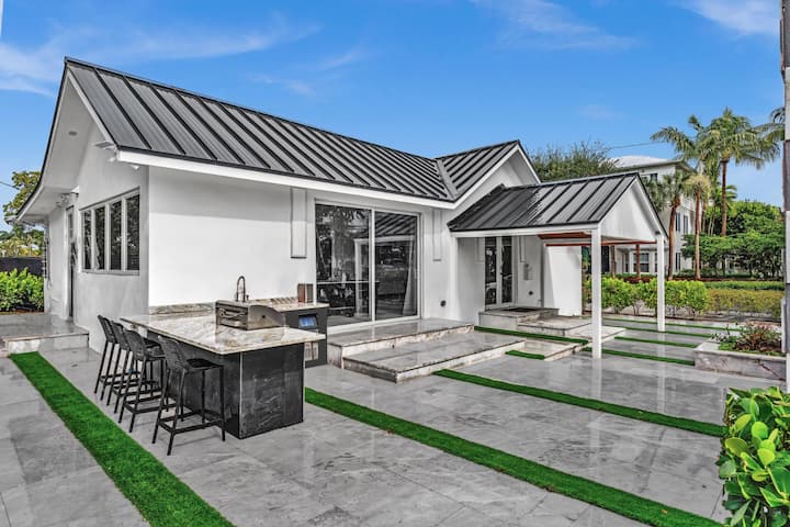 Downtown Delray Hottest Spot Walk 2 Atlantic/beach - Delray Beach, FL