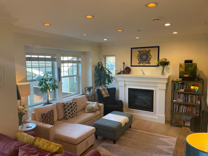 Well Furnished Townhome W/ Backyard, Commercial Dr - Vancouver