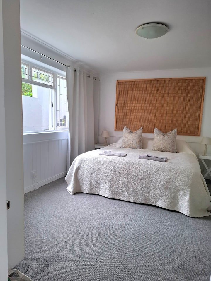 Mountain Walks In Fynbos & Close To Beaches & Town - Hermanus