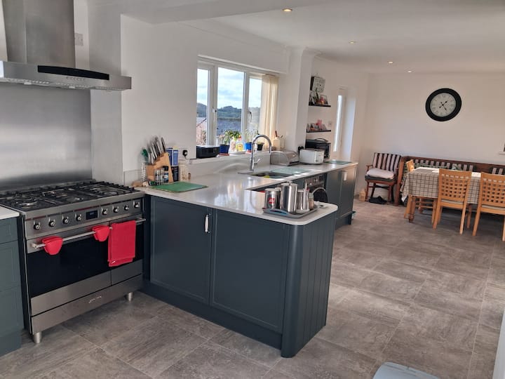 Two Bedrooms And Bathroom Plus A Simple Breakfast - Ivybridge