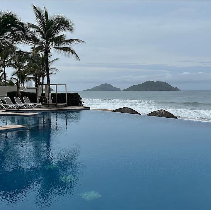 Condominio En Pearl Tower A Pie De Playa - Mazatlán