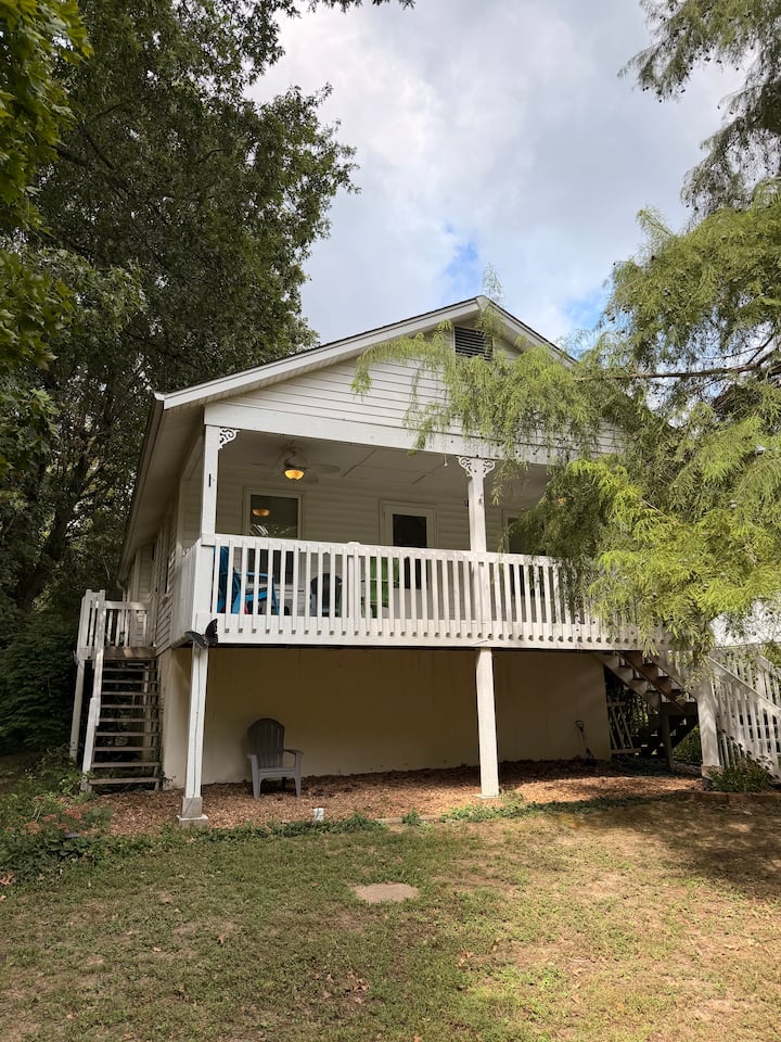 Beautiful Cottage On Large Private Lot - Eureka, MO