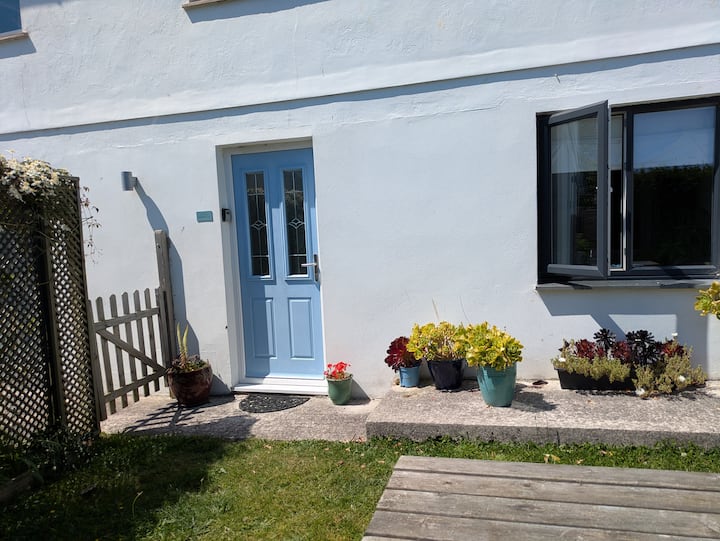 Little Barnacle - Mousehole Beach Apartment - Mousehole