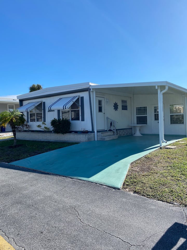 Cozy Home Close To Beach And Downtown!! - Venice, FL