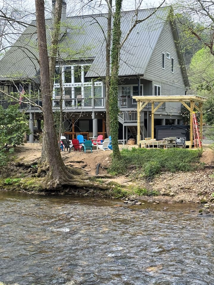 Viking River Retreat | Hot Tub & Fire Pit | Riverf - Helen, GA