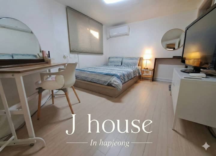 #4 합정역 7번출구 520m 도보8분 주택 1층 깔끔숙소 분리형원룸 추천! - Seoul