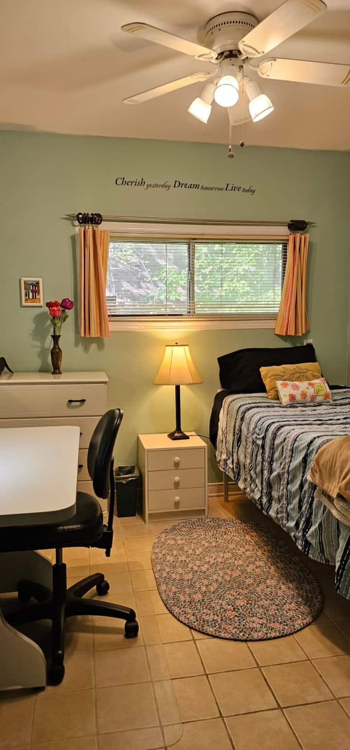 A Great Room For A Wonderful Person! - Toronto